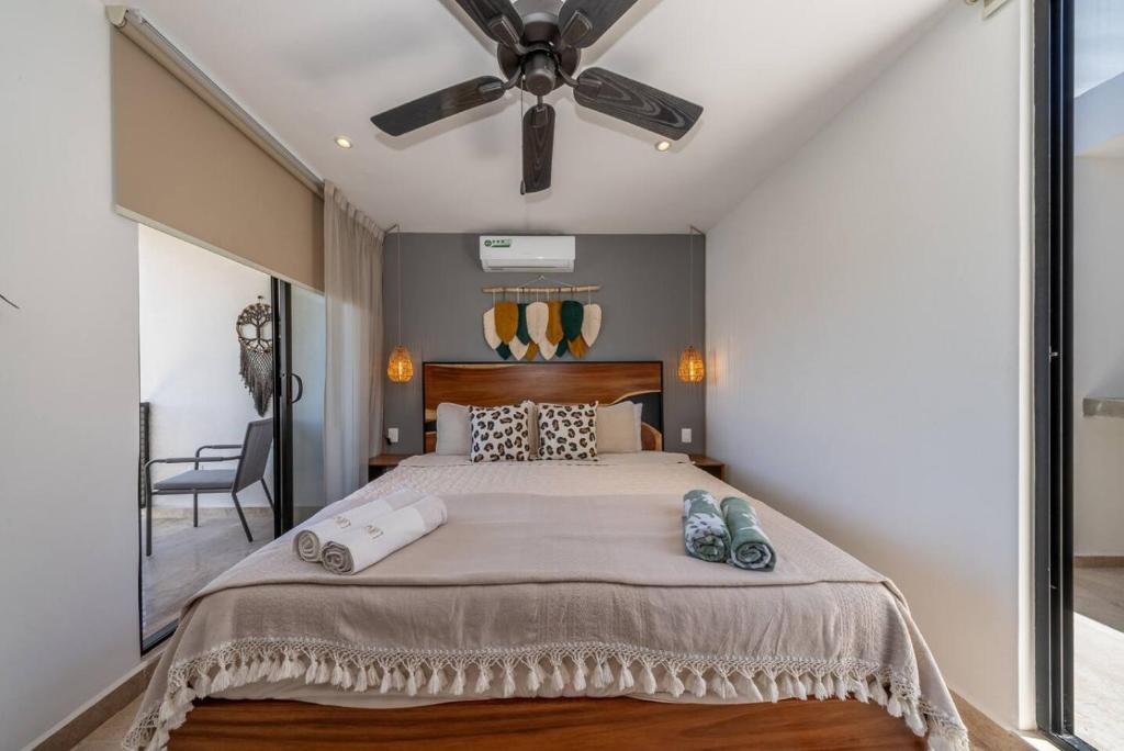 Modern 2 Level Condo w Rooftop Pool Sleeps 4, Tulum (precios ...