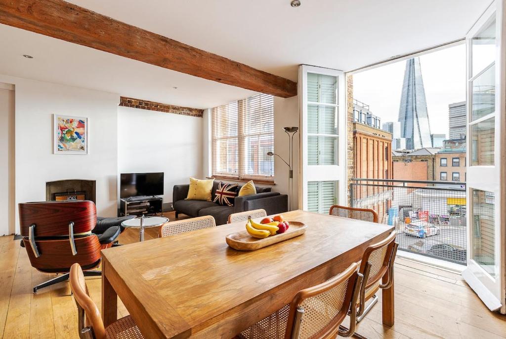 Trendy flat in Borough, Southwark with view of Shard, London (updated ...