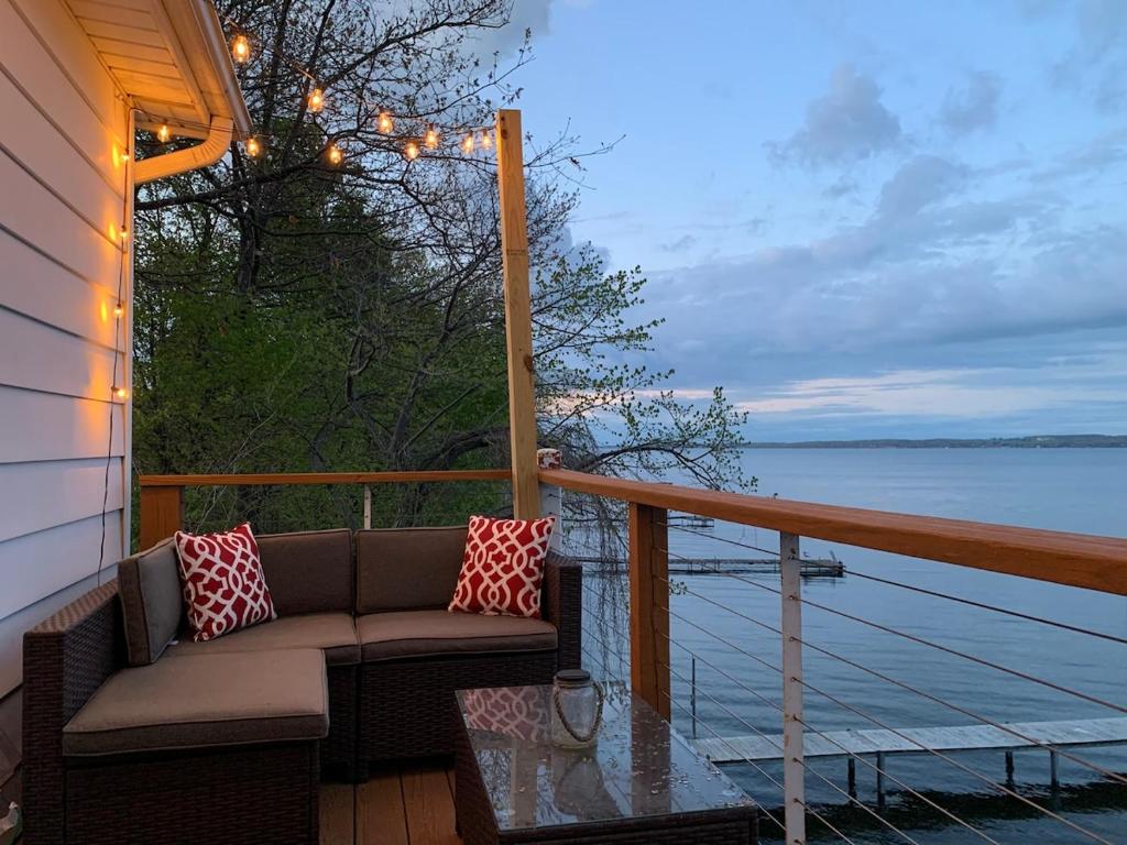 Waters Edge Lakefront with Kayaks Fire Pit and Dock, Teall Beach ...