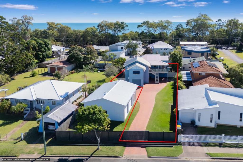 Bluewater Beach Retreat - 5BD Pool Walk to Beach, Urangan (nove cijene ...