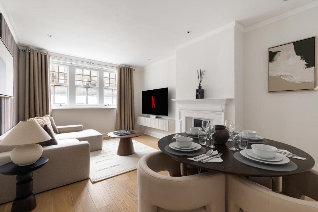 The Carlton Residence - The Duke Collection, London (updated prices 2026)