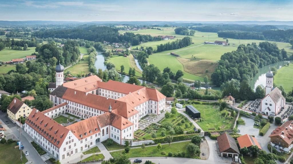Kloster Beuerberg, Eurasburg (updated prices 2025)
