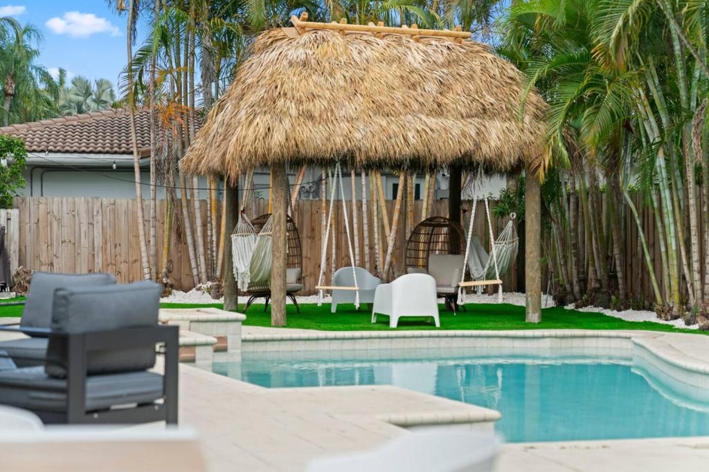 Casa Amazonia Pool Tiki Hut Volleyball Beach, Highland Lakes (harga ...