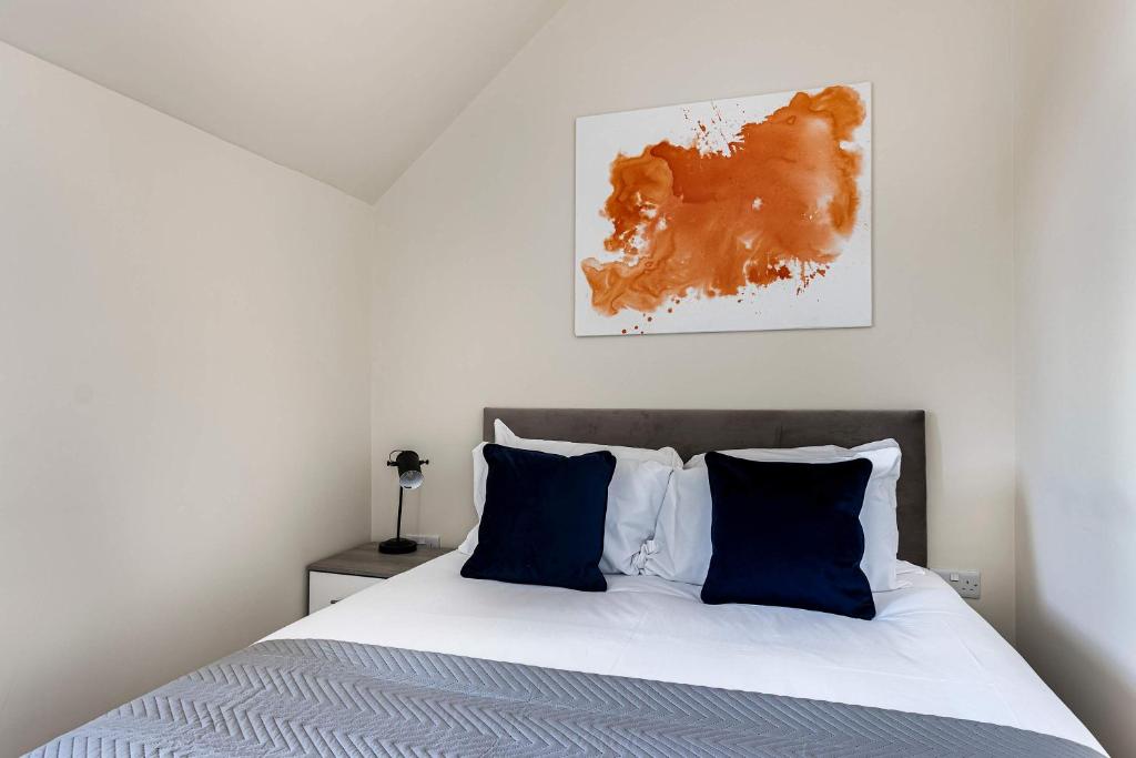 Large Cheam 1 bed with parking space - Direct offers for Contractors ...