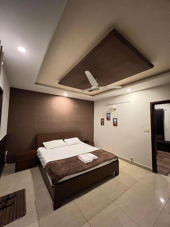 Cozy 1-Bed Apartment in Islamabad - Self Check-In, Kitchen & Balcony, Islamabad (updated prices ...