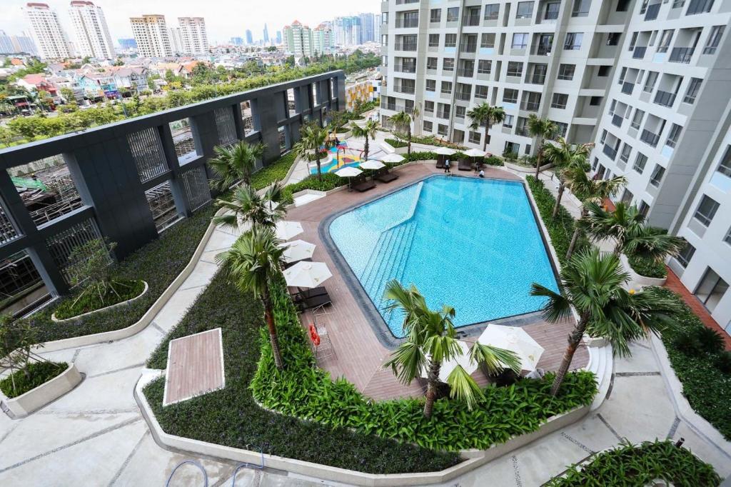 The newest tower in the luxury Masteri Thao Dien complex, Ho Chi Minh ...