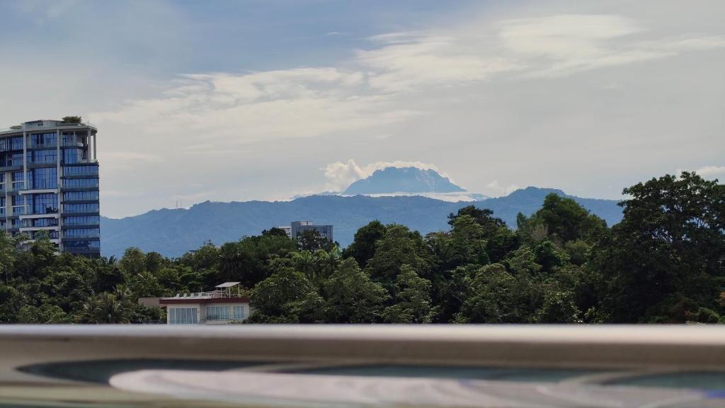 4 Pax l Mt Kinabalu Balcony View l Gaya St l SICC l JP Pier l SICC at ...