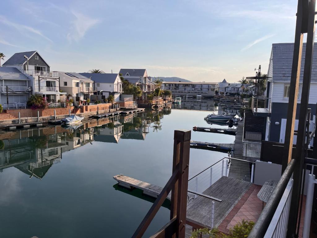 Spinnaker Quays Waterfront Villa, Κνύσνα (ενημερωμένες τιμές για το 2025)