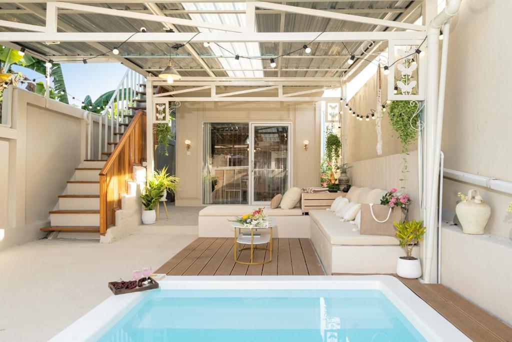 Soulscape Boho-Style Pool villa & Sunset Rooftop, फुकेत टाउन की (2026 ...