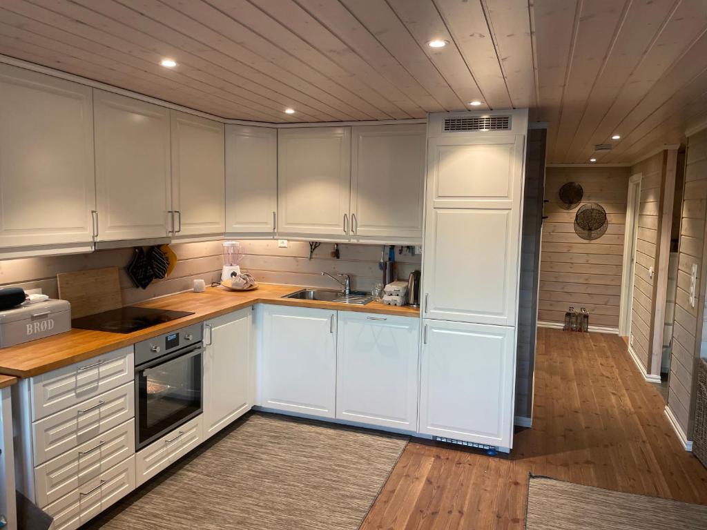 Cabin with lake view, Beach, Rowboat, canoe, Austvatn (precios ...