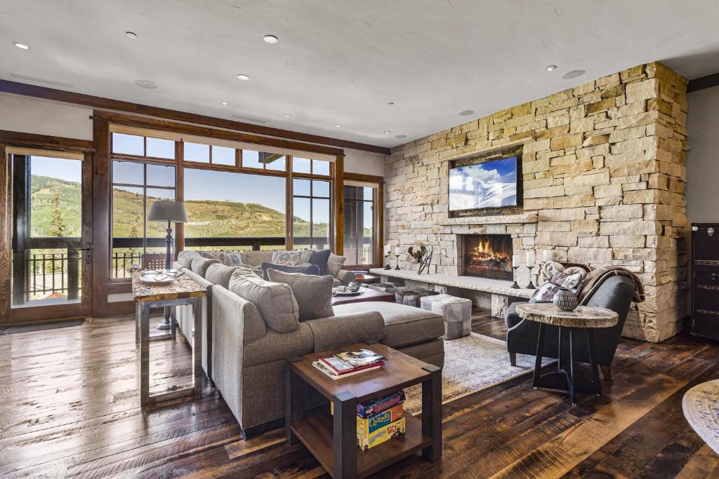 Arrowleaf Lodge at Deer Valley Resort - Three Bedroom Residence #315 ...
