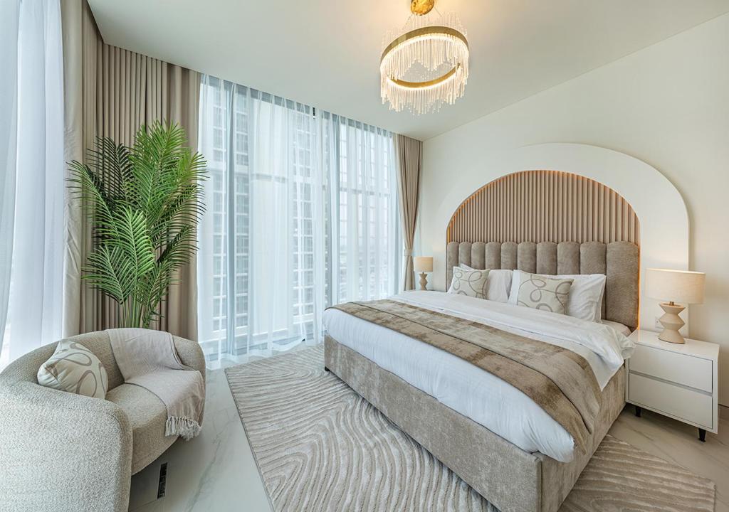 Luxurious 2- Bedroom Apartment with Canal & Burj Khalifa Views, Dubai ...