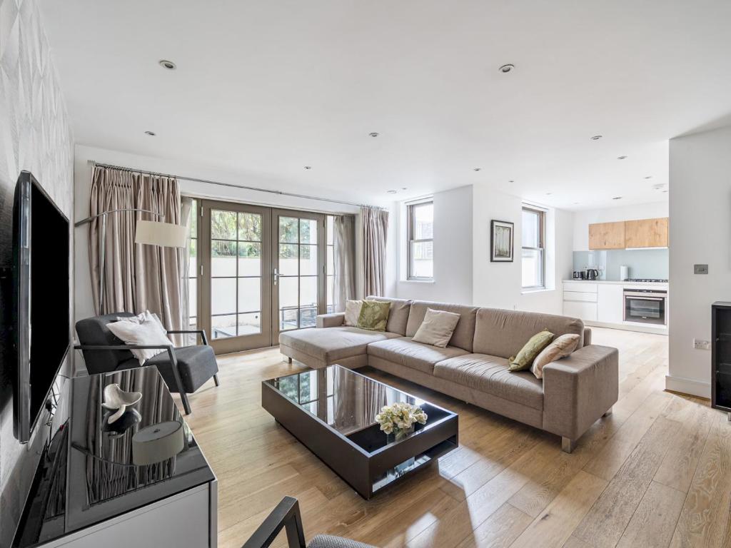Pass the Keys Stylish Luxury Flat in Prestigious St Johns Wood, Londres ...