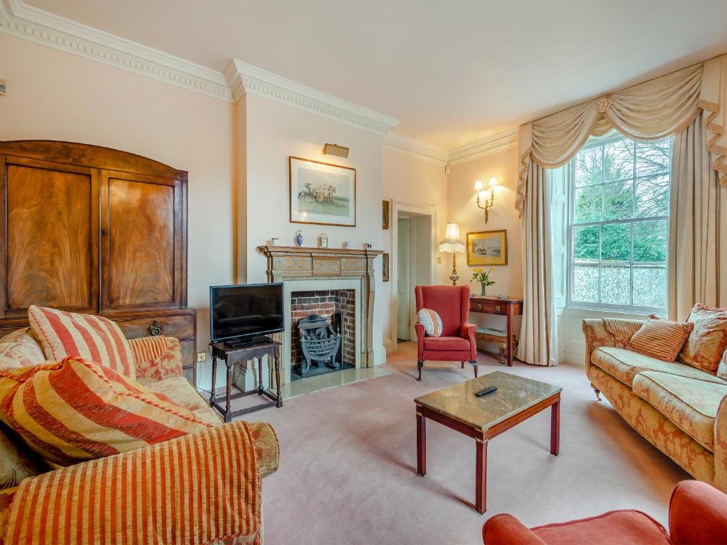 White House Farm, Bircham Newton (updated prices 2026)