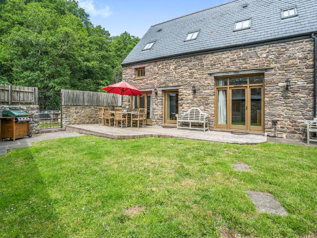 Wern Farm Barn, Cwmdu (updated prices 2026)