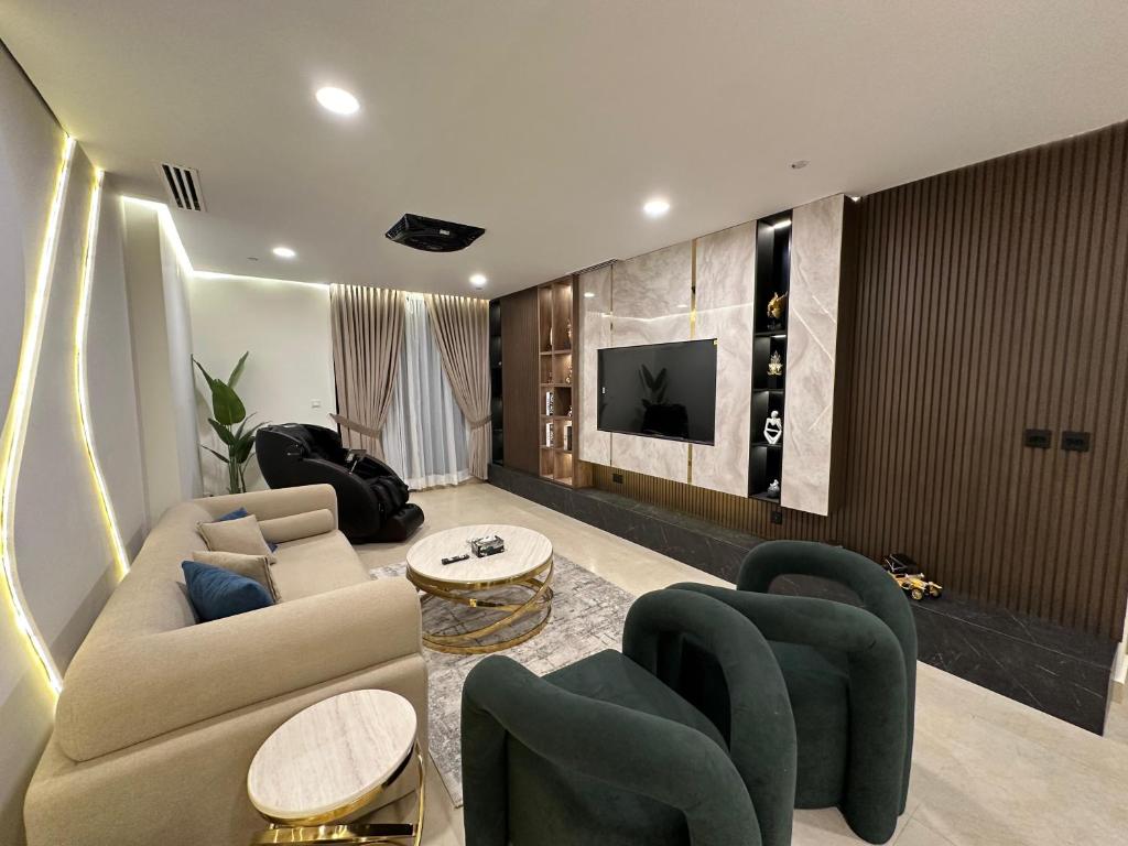 Executive Escape's 2-Bedroom Suite, Massage Chair, Mountain View, F-7 ...