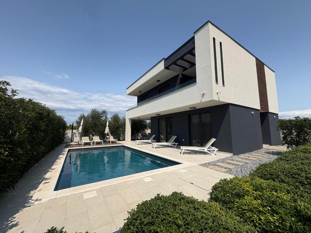 Villa Angelo 2020 with sauna, gym, heated pool, Privlaka (bijgewerkte ...