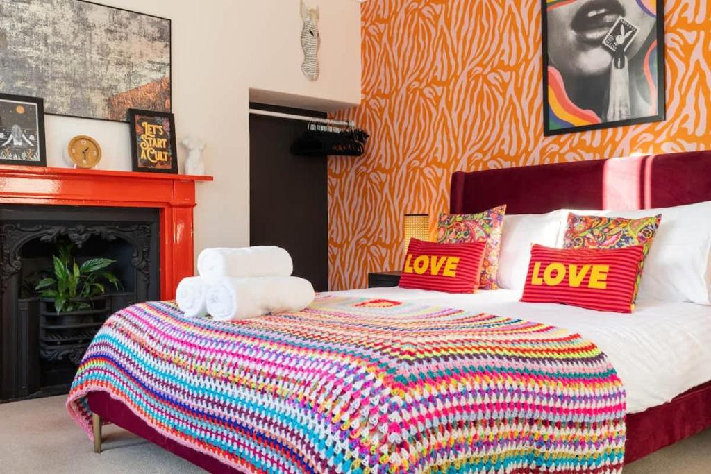 The One with the Pink Door, Scarborough (updated prices 2026)