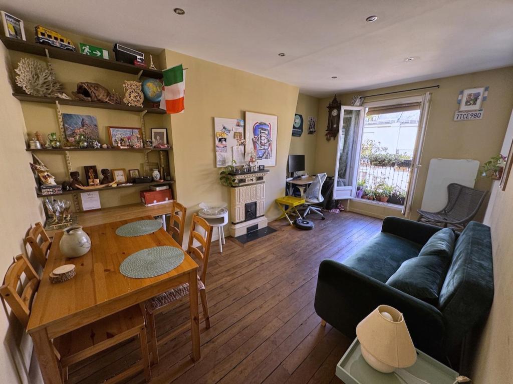 Cosy 40m2 Haussmannian apartment with balcony, Paris (updated prices 2026)