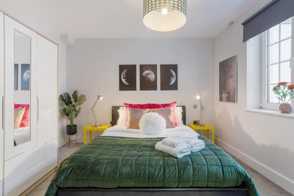 Modern 1-Bedroom Flat near Hendon Central, Brent Station (updated ...