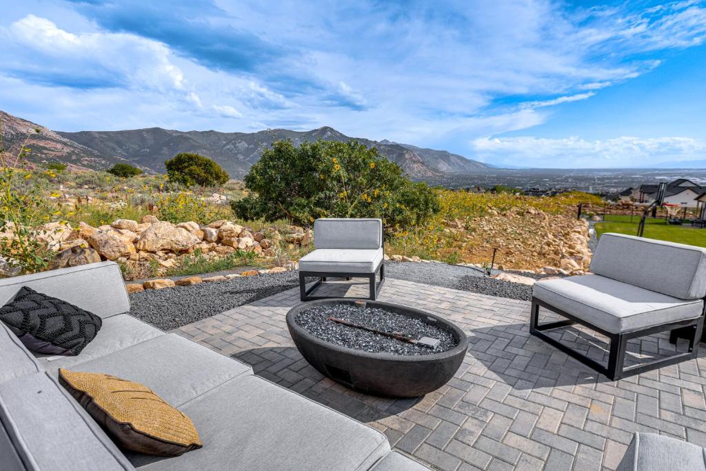 Pool Table and Putting Green! Scenic Ogden Escape, Pleasant View (2026 ...