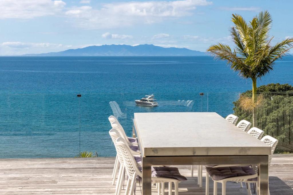 Waikare House - Above Oneroa Bay, Waiheke Island (updated prices 2026)