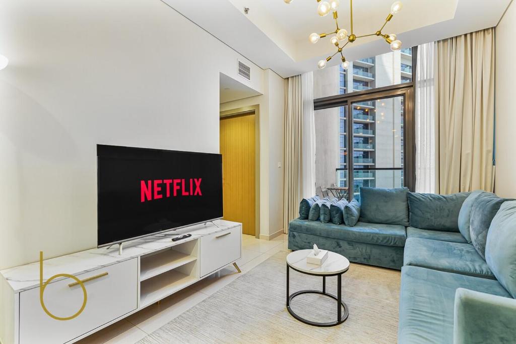 Bookable 2 bed Damac Aykon City with Balcony & Pool access, Dubai ...