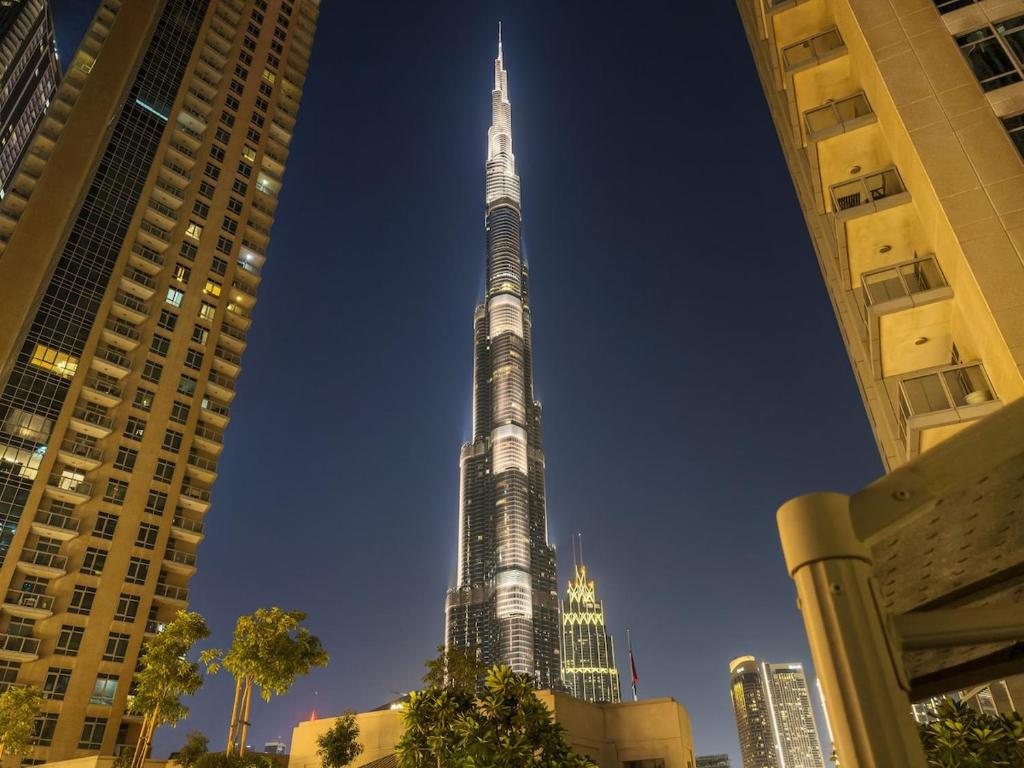 FIRST CLASS 2BR Luxury Facing Burj Khalifa, Dubai (vuoden 2026 ...