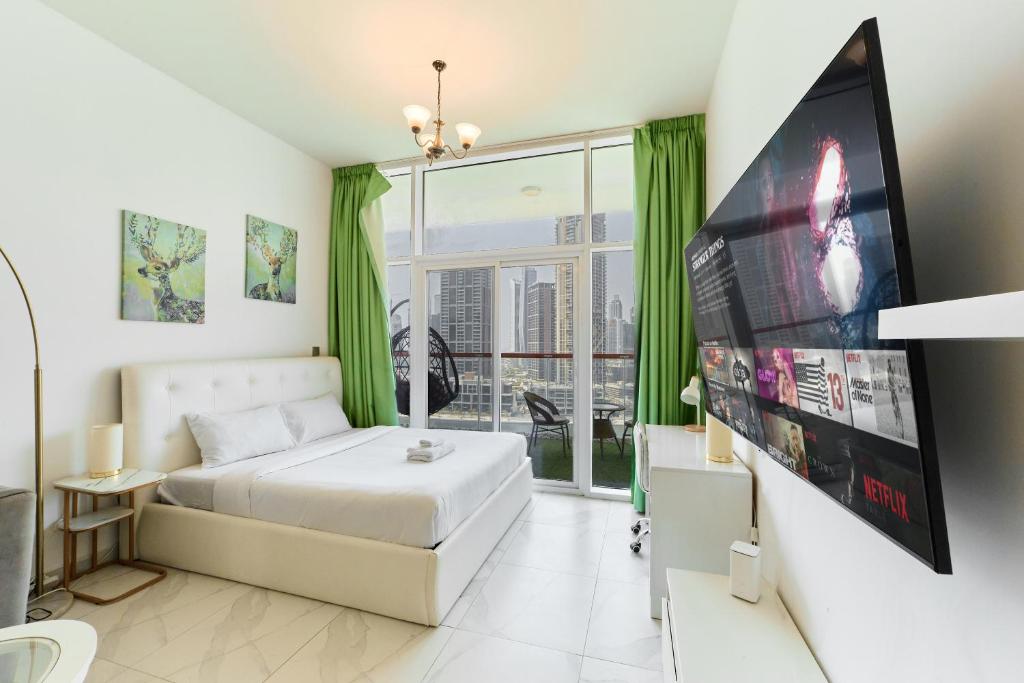 Modern Studio With Iconic Burj Khalifa & Canal Views, Dubai (updated ...