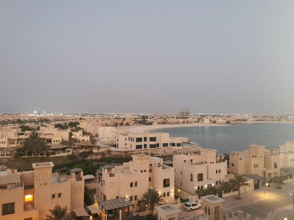 Comfort and Charm Studio in Marina Residences, Al Hamra Village, Ras al ...