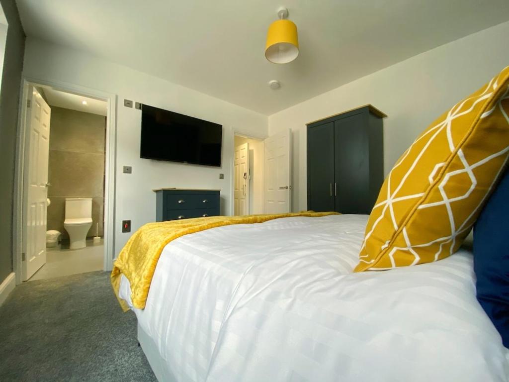 Full Private House Sleeping Up To 18 - Close To Seafront, Blackpool ...