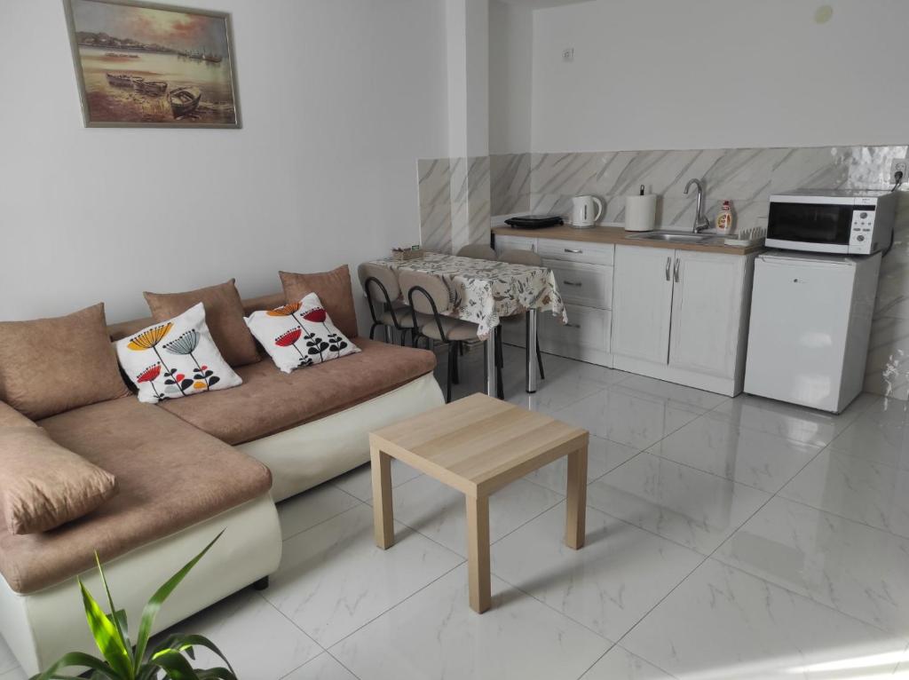 Miha, Železnička Stanica Zemun-Novi Grad (aktualizované ceny na rok 2025)