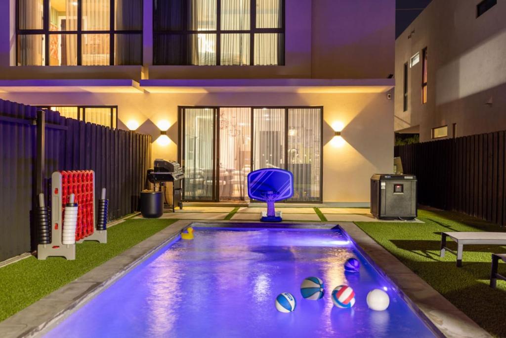 Parisian Vibe in Design District Miami with Private Pool BBQ Spacious ...