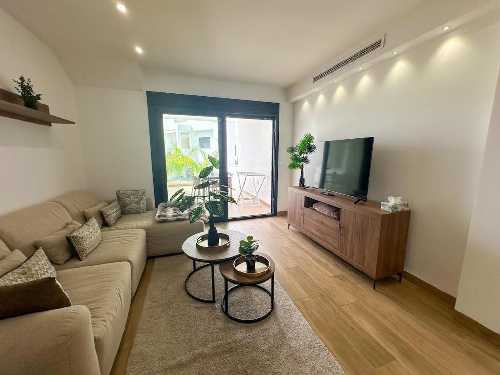 Modern 2-Bed with Solarium & Pink Lake Views, La Florida (updated ...