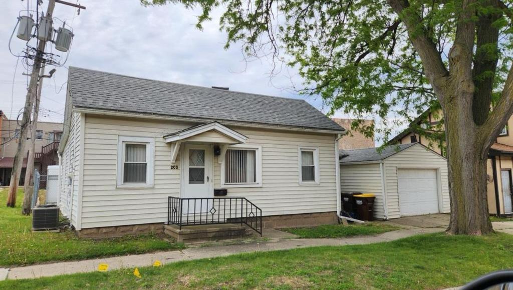 Cozy Harvard Home with Easy Metra Access Sleeps 7, Harvard (updated ...