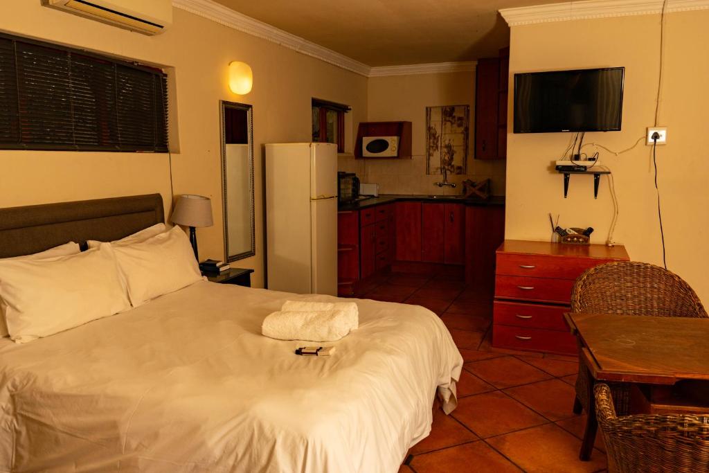 Harties Lodge - Meerhof Bay View 7 Family Room, Hartbeespoort (updated ...