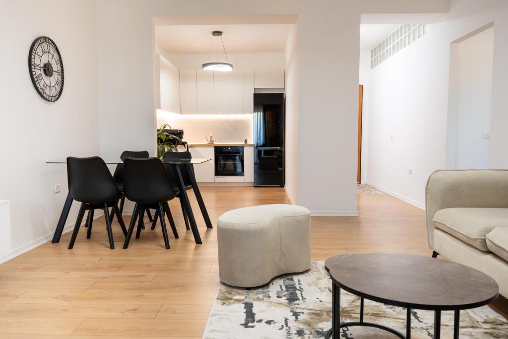 Emma Apartments Central 2BR, 2 Bath & Balcony, Tirana (precios ...