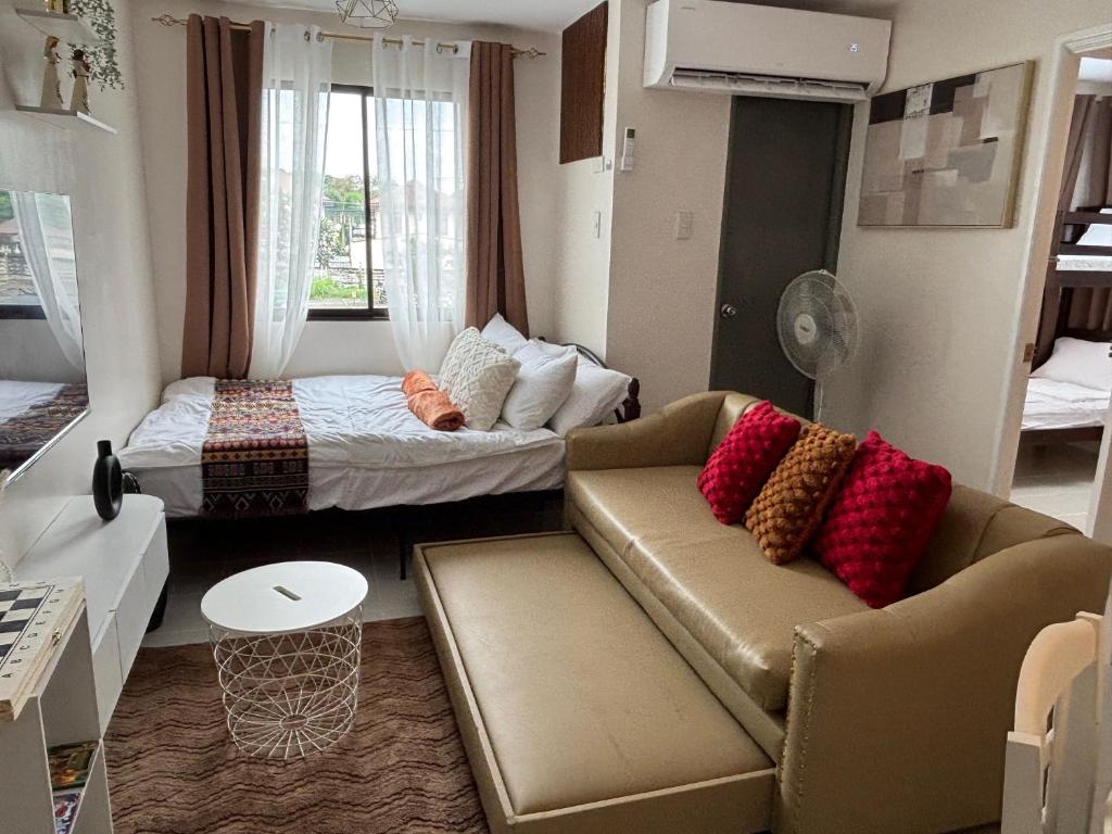 Dainty Den LS217- Chic & Relaxing Stay Near Enchanted Kingdom, Santa ...