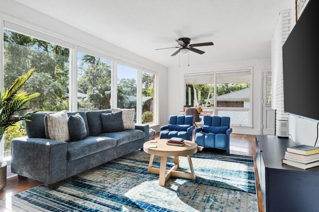 Orange Pit - 3BD 2BA Luxury Retreat - West Cola, Уест Кълъмбия ...