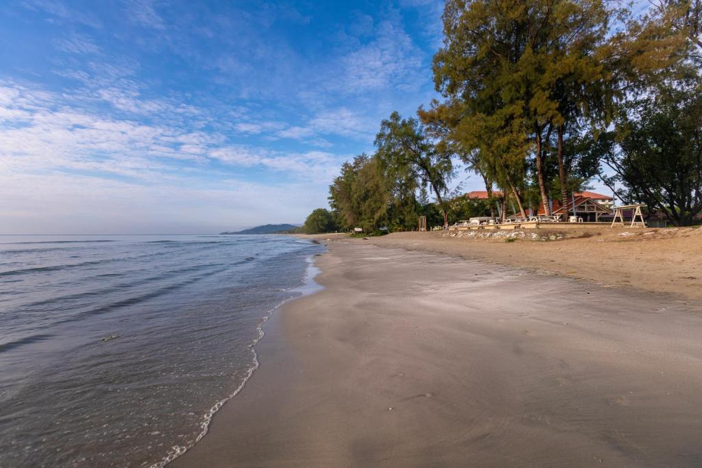 Adena Beach Resort, Kuantan (updated prices 2026)