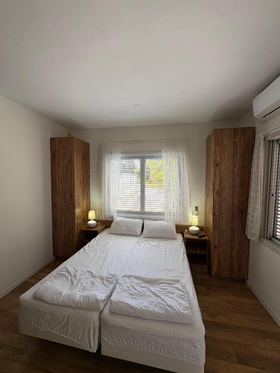 Lovely Guest House- אירוח בכפר סבא, Kefar Sava (posodobljene cene za ...