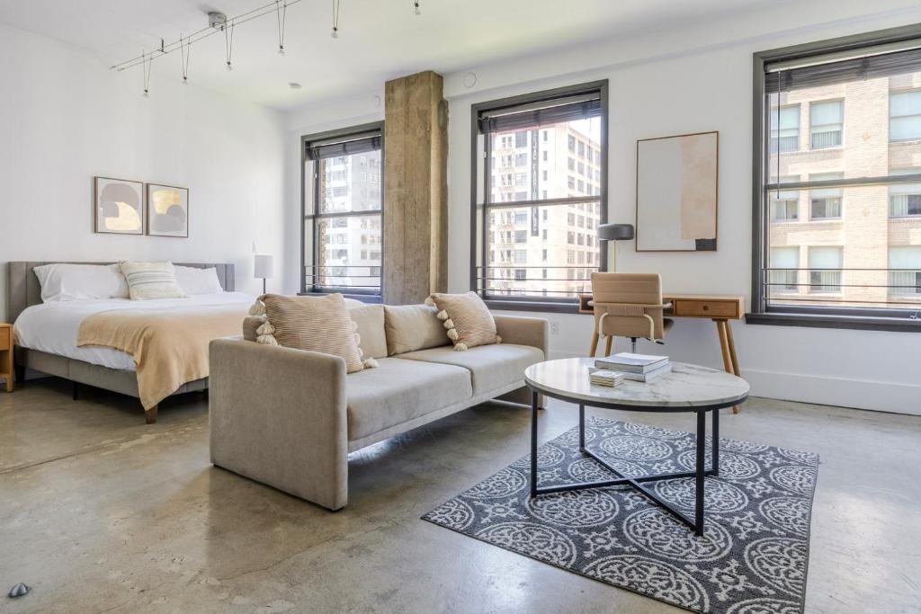 Blueground Historic Core view nr Walt Disney Concert Hall LAX-1425, Los ...