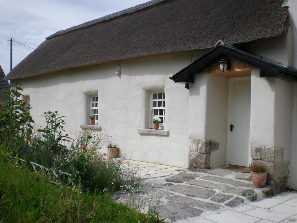 Restored 300yr old thatched cottage Tigh na Rí Rua, Kiltegan (updated ...