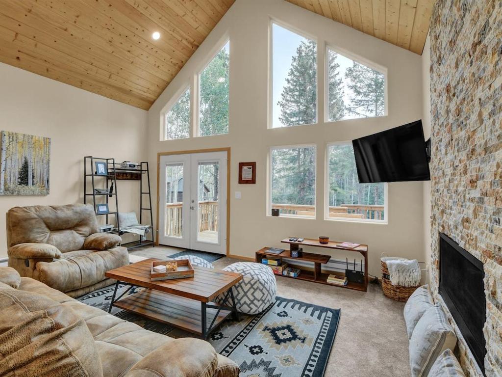 Aspen Grove Chalet - Colorado living dream, Green Mountain Falls ...