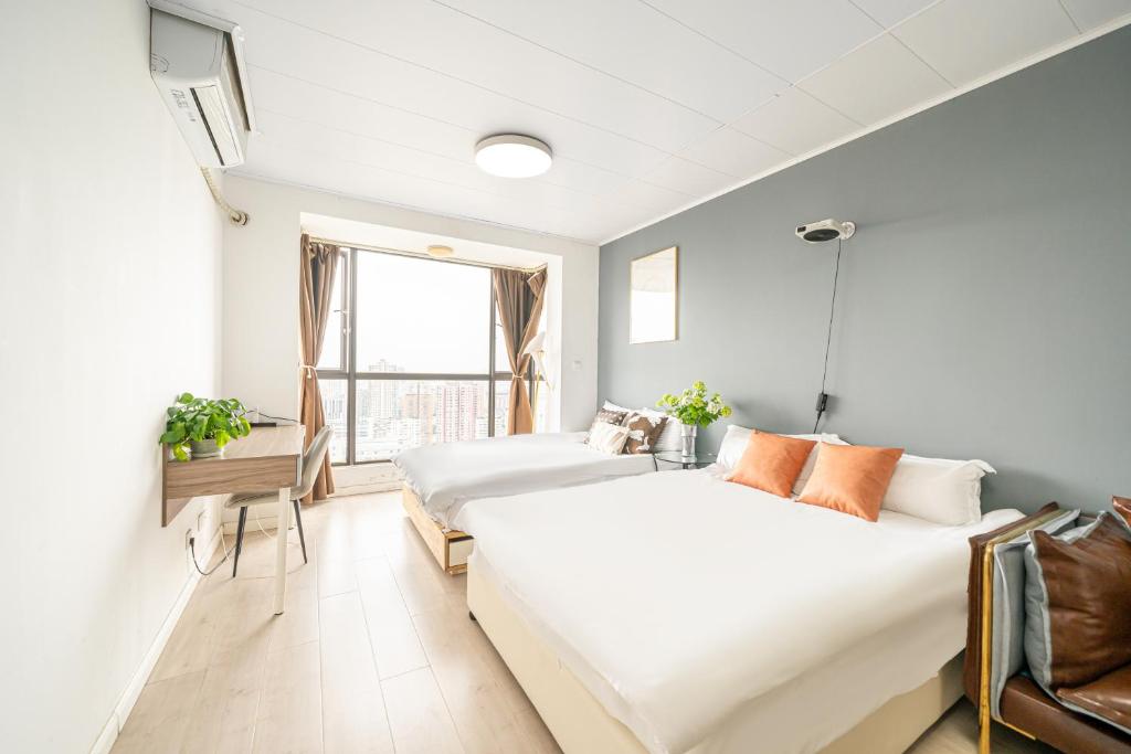 XinChen - Paris Fashion City Landmark view 2 Queen Beds Flat, Shanghái ...
