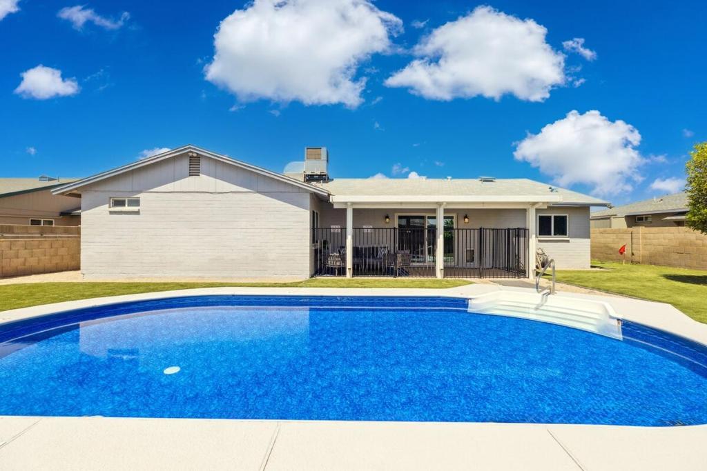 Tempe Oasis Pool Spa Family Games 9min to ASU, Tempe (updated prices 2026)