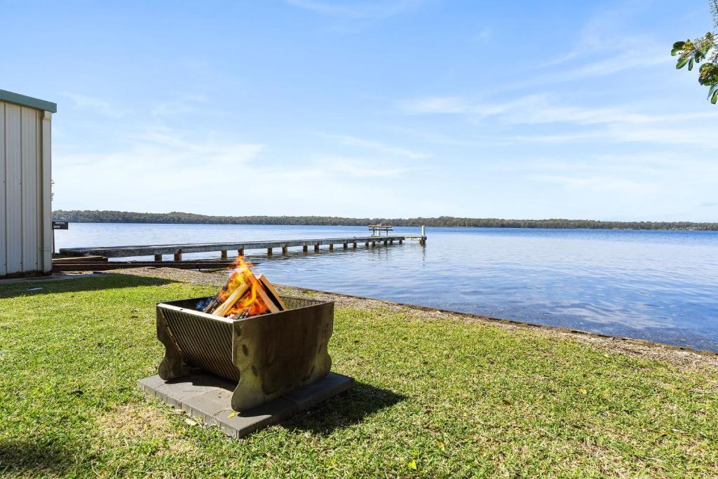 Waterfront Games Room,Jetty Access & Views, Summerland Point (precios ...