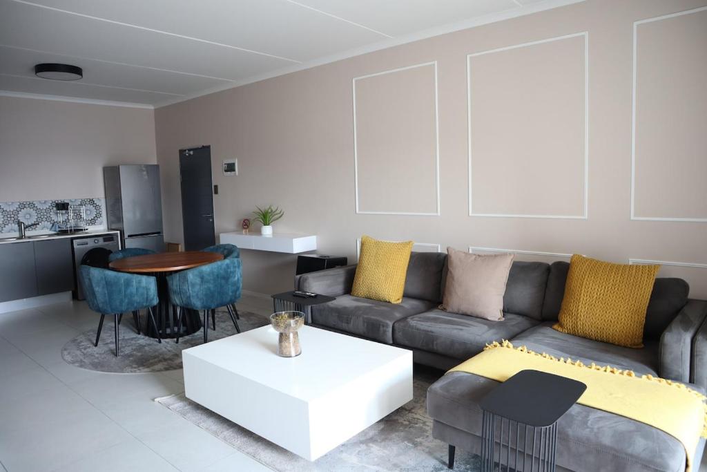 Luxury Modern Apartment Prime Midrand Location, Midrand (updated prices ...