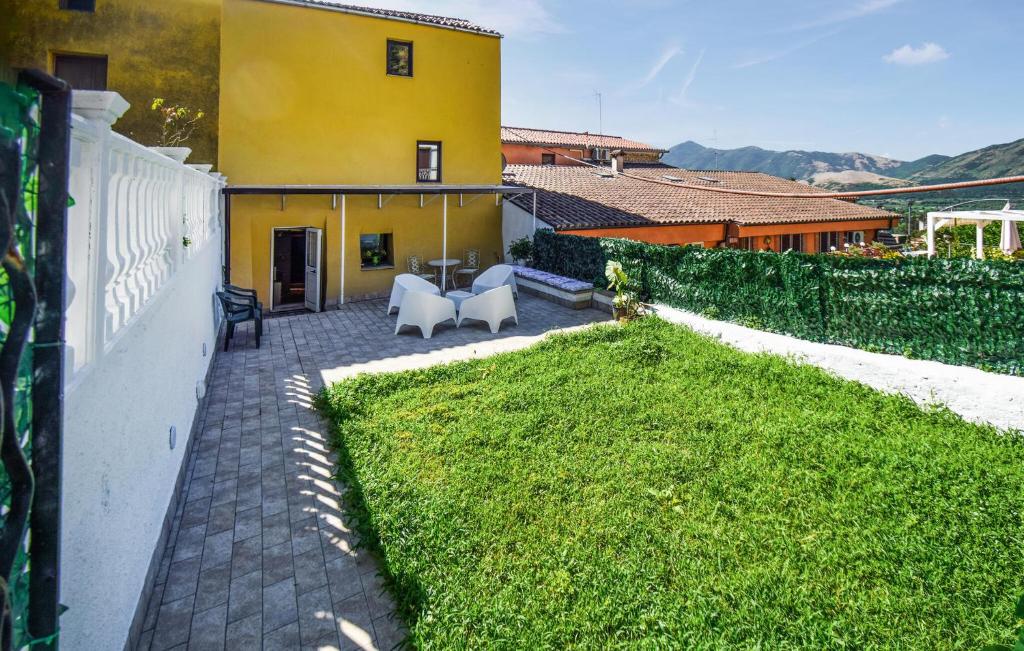 韋納夫羅的Nice Home In Venafro With House A Mountain View（2026 年最新房價）