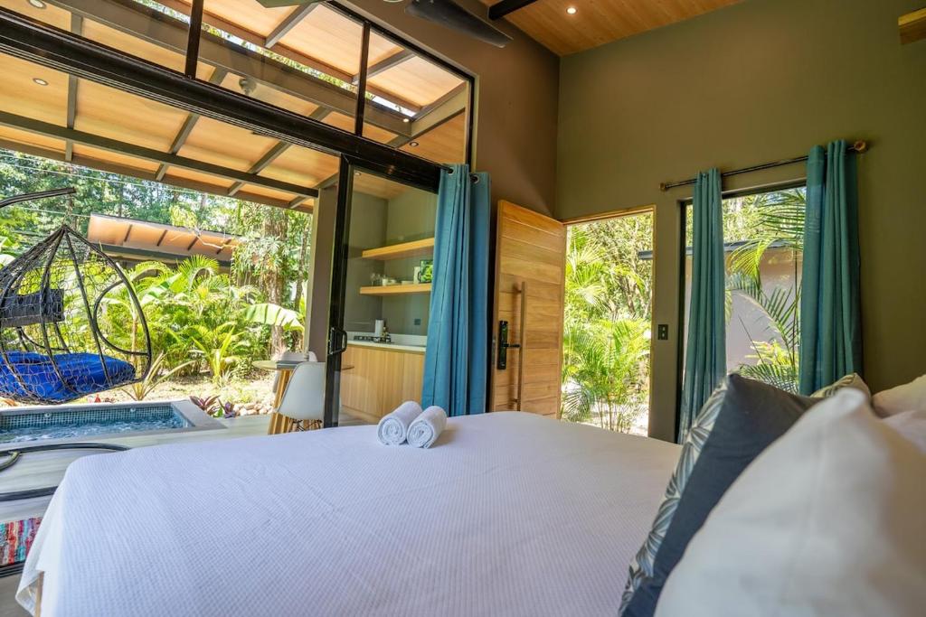 Mira Bungalow, AC & Plunge Pool near Arrecife, Punta Uva (precios ...